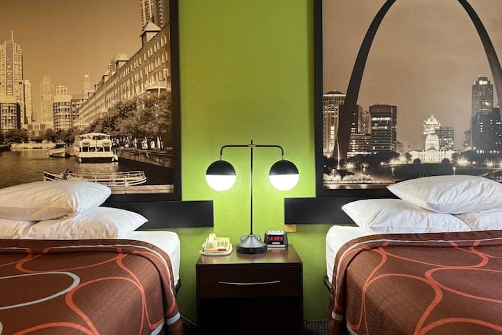 Super 8 Jacksonville | 2queen Beds | Dog-friendly - Jacksonville, IL