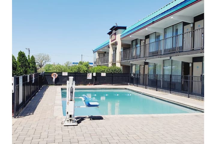 Room Close To Local Attractions For Couples Trips - Chattanooga, TN