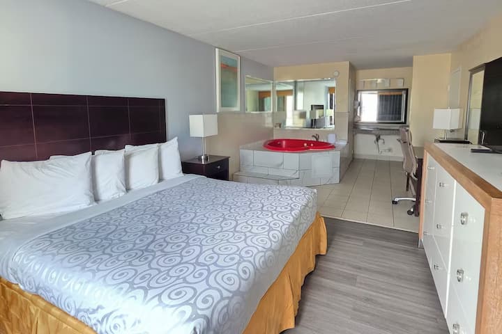 Comfortable Room W/ Jacuzzi Near Attractions - Chattanooga, TN