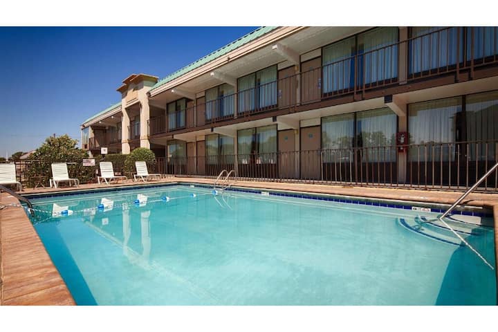 Suite W/ Free Breakfast Just Off I-75 Highway - Chattanooga, TN