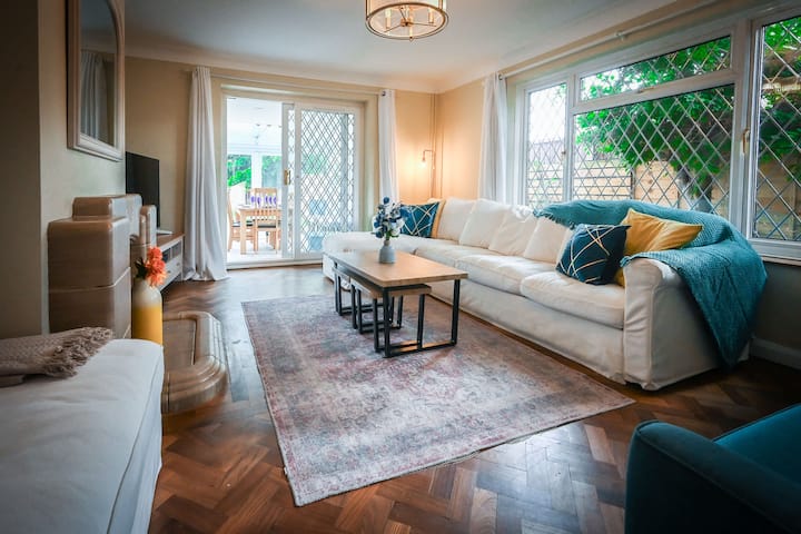 Beautiful 5b Home | Long Stays |Parking X3 - Luton