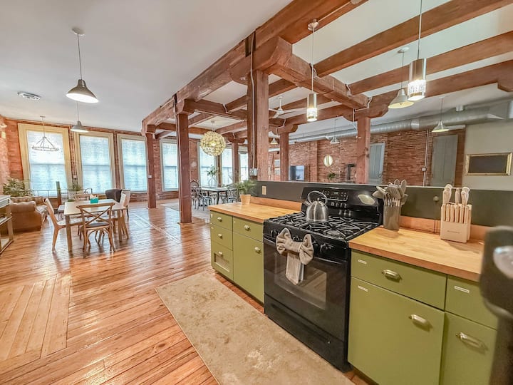 Historic Loft | Game Room • Sleeps Large Groups - Cleveland, OH