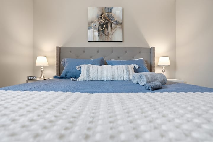 Smithson Getaway-king Bed/desk/wi-fi - Clarksville, TN