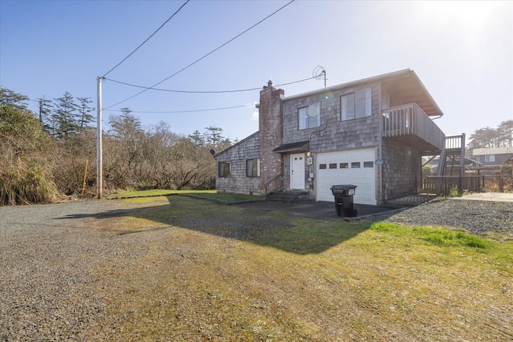 Charming Rockaway Home Close To The Beach - Rockaway Beach, OR