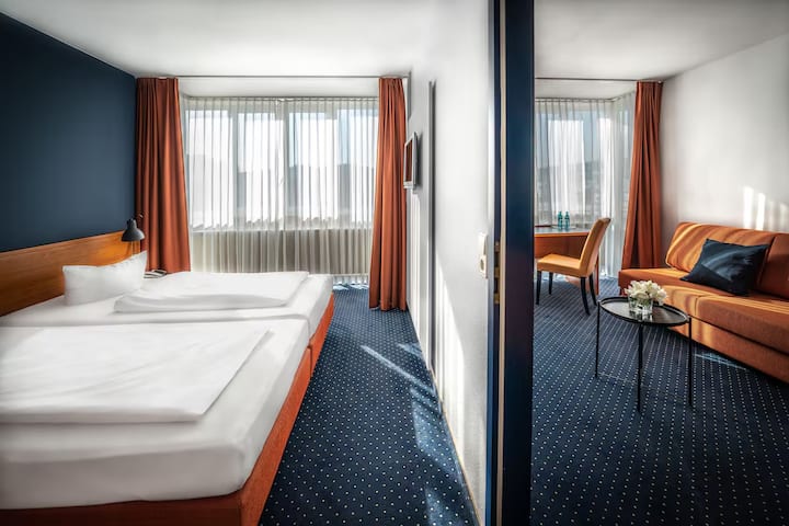 Sleek Room Perfect For Leisure Or Business Trips - Dresden