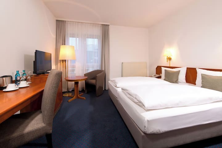 Inviting Space For Travelers Near Wolfsburg Ruins - Neustadt an der Weinstraße