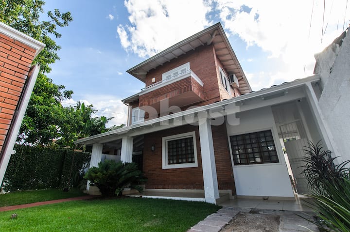 Spacious And Chic House In Las Mercedes - Asunción