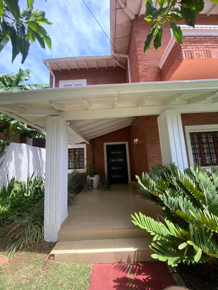Spacious And Chic House In Las Mercedes - Asunción