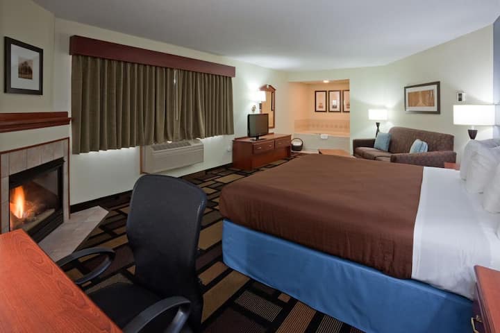 Americinn | King Superior Studio | Relax & Unwind - Austin, MN