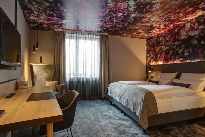 Comfort Double | Wyndham Hamburg | Elbe Vibes - Hamburg