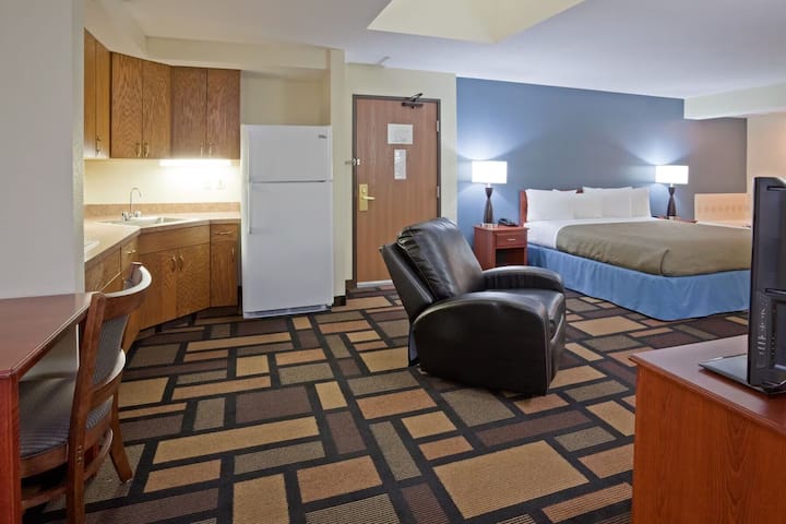 Superior Studio | Americinn | With Kitchenette - Austin, MN