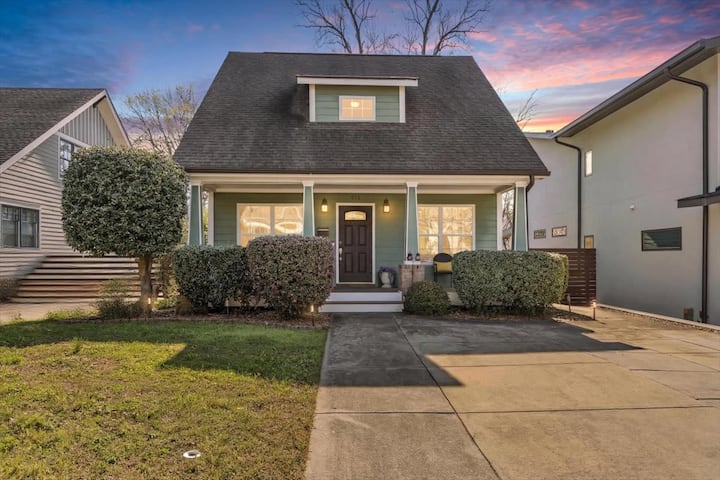 Charming 3-bed Retreat Near Uptown Charlotte - Charlotte, NC