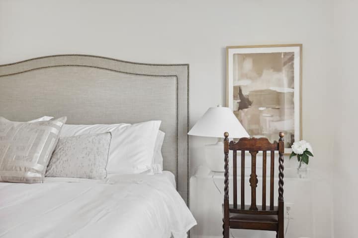 Family Suite King +3 Queen Beds / Free Parking - National Harbor, MD