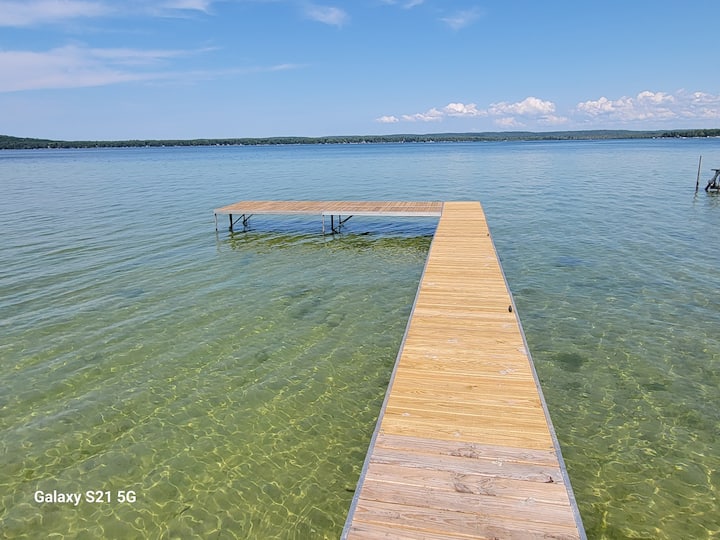 New!  The Lighthouse - Cute, Large, And Lakefront! - Honor, MI