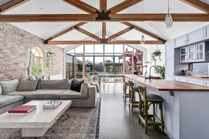 Modern Heritage Retreat, Walk To Pako & Waterfront - Geelong