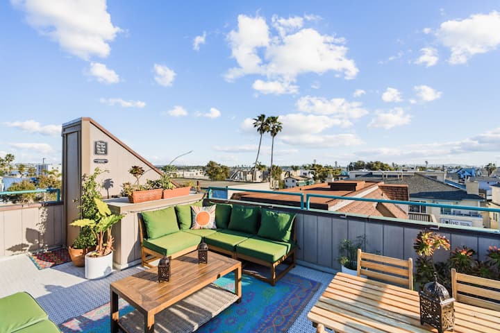 Beach House | Private Rooftop Deck + Parking - San Diego, CA
