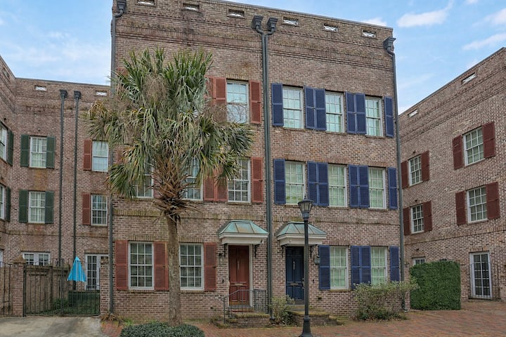 Savannah Home, Sleeps 6, Prime Location - Savannah, GA