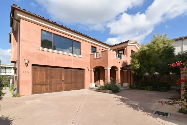 Spacious Morro Bay Stay, Inviting Home In Downtown - Morro Bay, CA