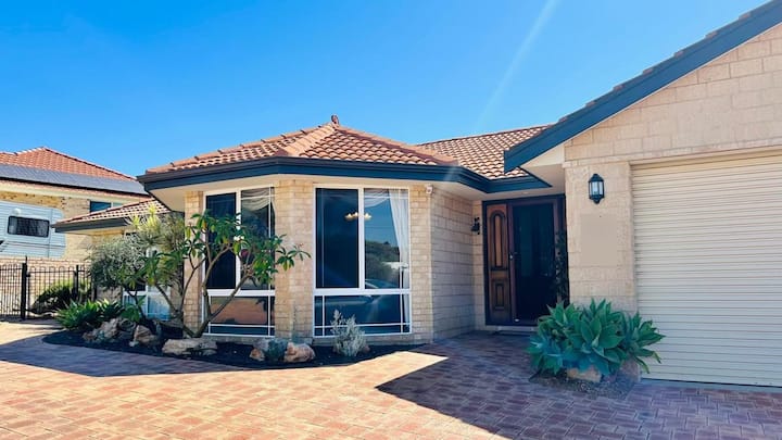 Sea Views Holiday Home- South Bunbury - Bunbury