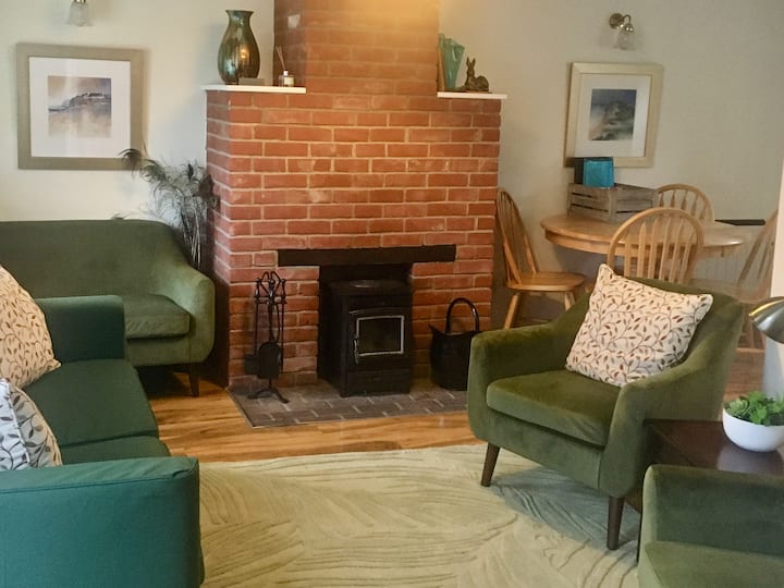 Lark - Ukc6105 - Lyme Regis