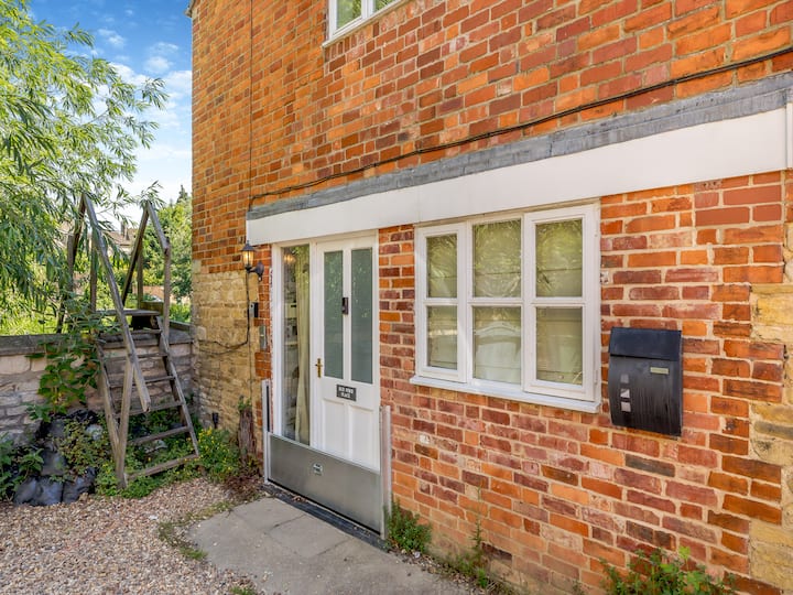 Old Ford Place - Stamford