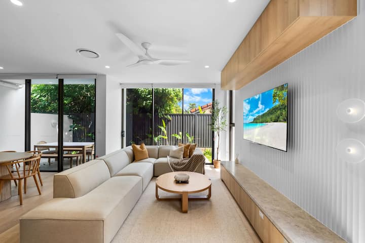 The Capreae - Lux Townhouse Surfers Paradise Pool - Surfers Paradise