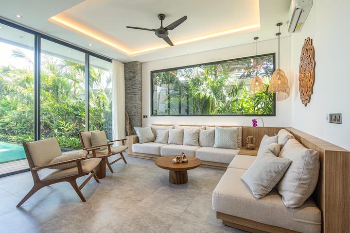 Modern 4br Villa Canggu Enclosed Living - Bali