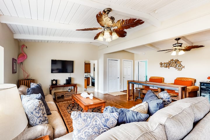 Dog-friendly Beach Home With Expansive Deck, Amazi - Pensacola Beach, FL