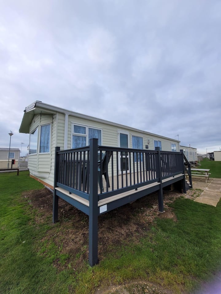Caravan With Decking At St Osyth, Ref 28021gc - Mersea Island