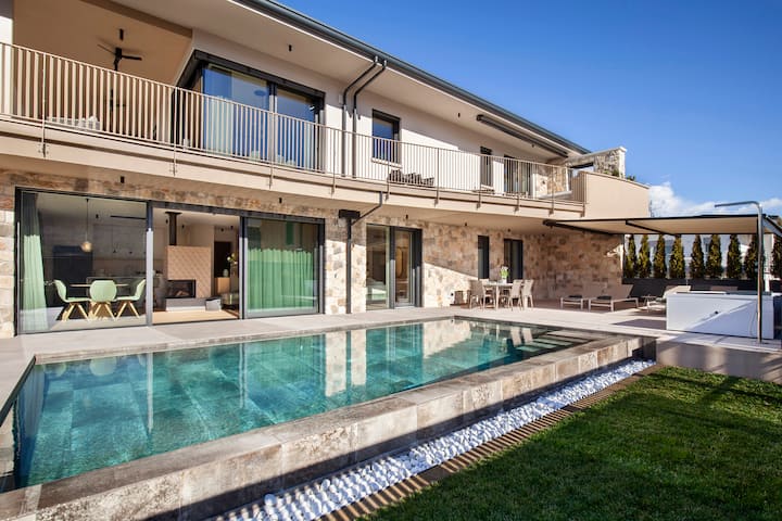 Villa Olivida - Villa With Pool - San Zeno di Montagna