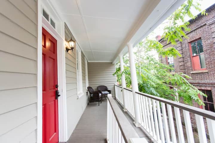 Hip Historic 2 Bdrm | Cannon & King St Park 2 Cars - Charleston, SC