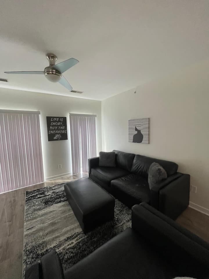 Elegant 1-bedroom Luxury Unit With Pool Access - Columbus, OH