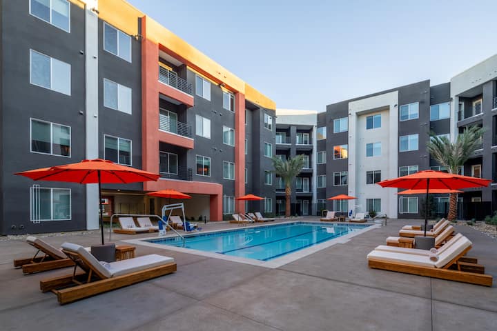 Modern Vegas Suite With Pool, No Resort Fees - Las Vegas, NV