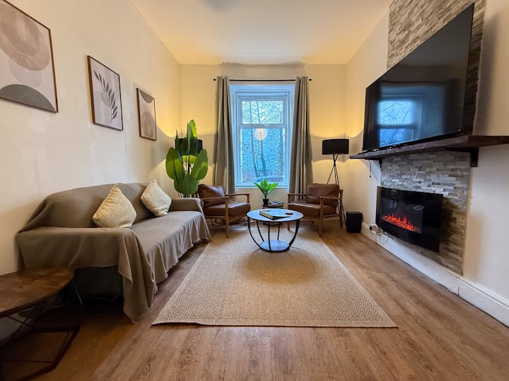 2br Glasgow Flat | King & Super King | Fireplace - Glasgow
