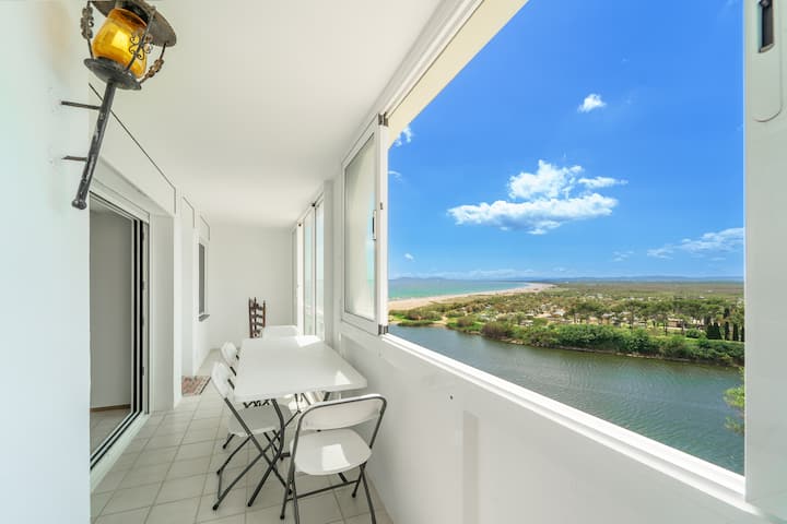 Balcony Sea Views | 2br + Sofa Bed | 6 Guests - Empuriabrava