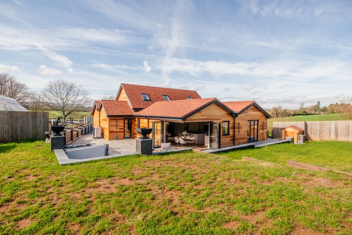 Megan's Hideaway | Luxury 4 Bed Retreat - Shropshire