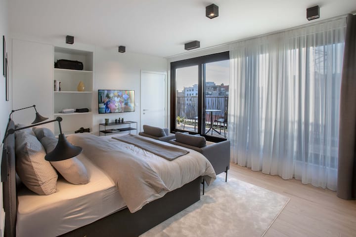 Stylish Studio With Balcony Near Central Station - Antwerp