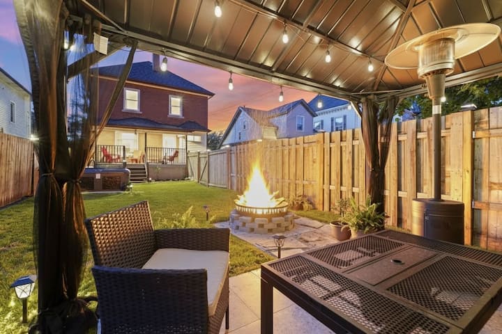 5 Bed | Firepit | Gazebo | Hottub | Near The Falls - Niagara Falls