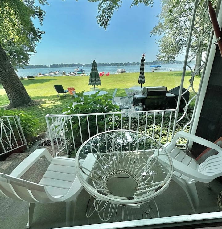 Mid Century Hutchins Lake Retreat - Fam-friendly! - Fennville, MI