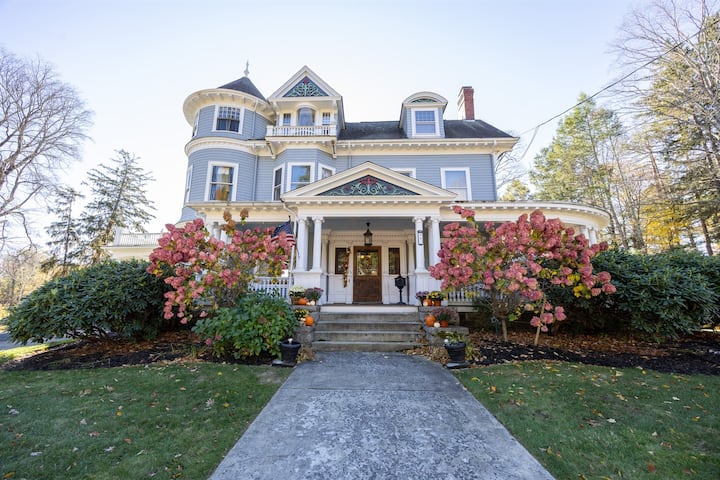 Spacious 5br Hopedale Retreat - Bellingham, MA