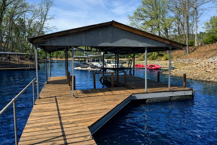 Lanier Lake House Dock Hot Tub Golden Tee Dogs Ok - Flowery Branch, GA