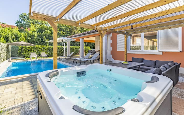Lotus Elite Villa With Pool & Jacuzzi 7 - Pješčana Uvala