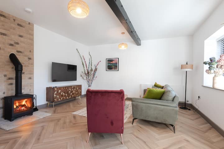 Luxury Stable Cottage | Pub On Site Near Weymouth - Dorchester