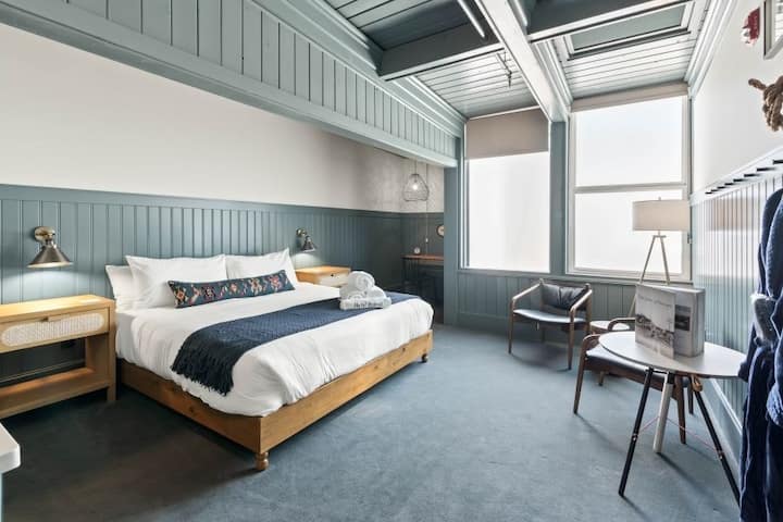 214 King Suite, Shared Bathroom - Poulsbo, WA