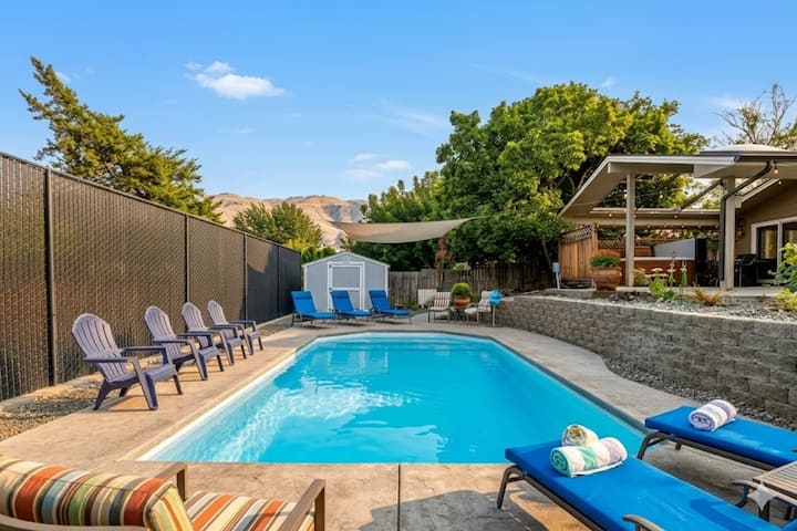 Pool + Hot Tub Retreat | Sleeps 8 In Wenatchee - Wenatchee, WA