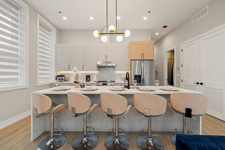 Chicago Getaway: Family-friendly 2bd 2ba Apartment - Cicero, IL