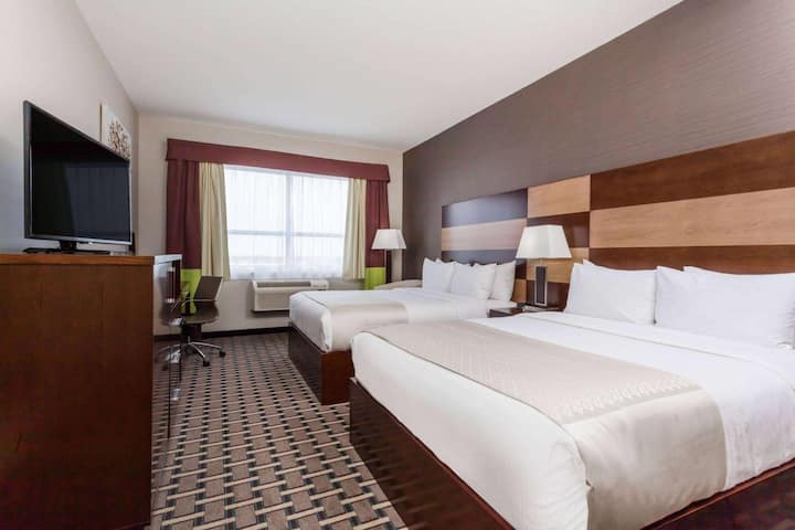 Wyndham Yeg | Premium 2 Queen Pet | Energy Stop - 勒杜克