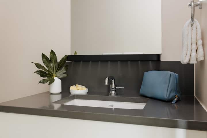 The Artesian - Luxurious Denver Studio - Uptown North Capitol Hill - Denver