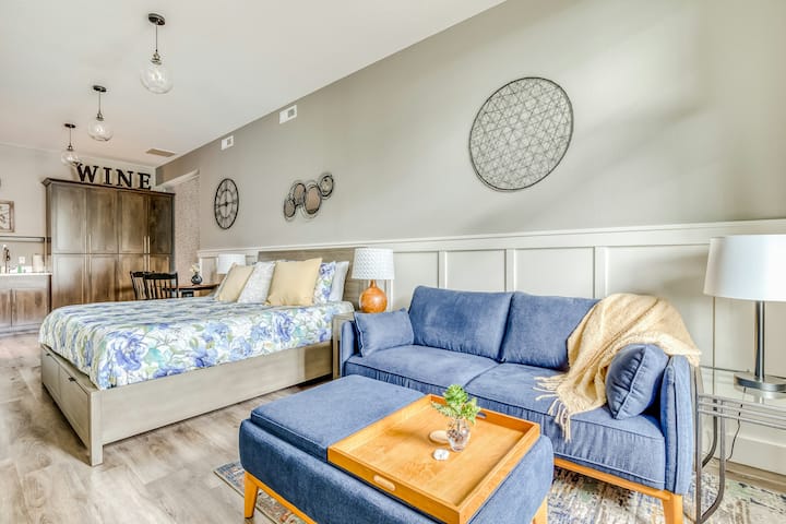 Updated Studio Oregon Wine Country | Kitchenette - McMinnville, OR