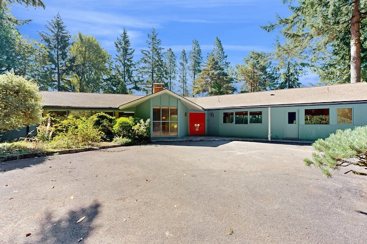 3br Home With Pool, Patio, Fireplace, Wifi - Portland, OR
